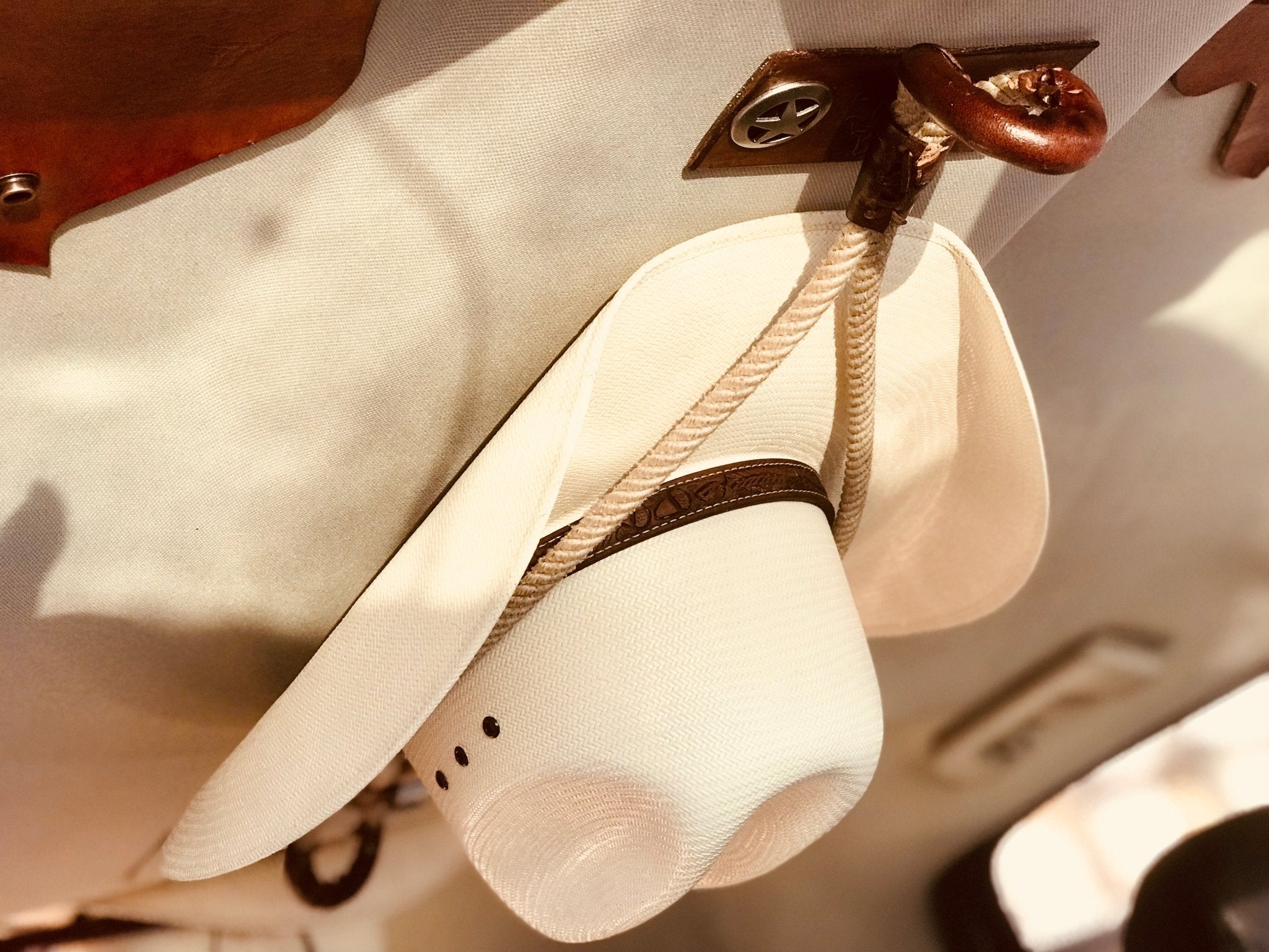 Team Ropers Edition Cowboy Hat Rack - JM Ranch Snap Racks - Team Ropers ...